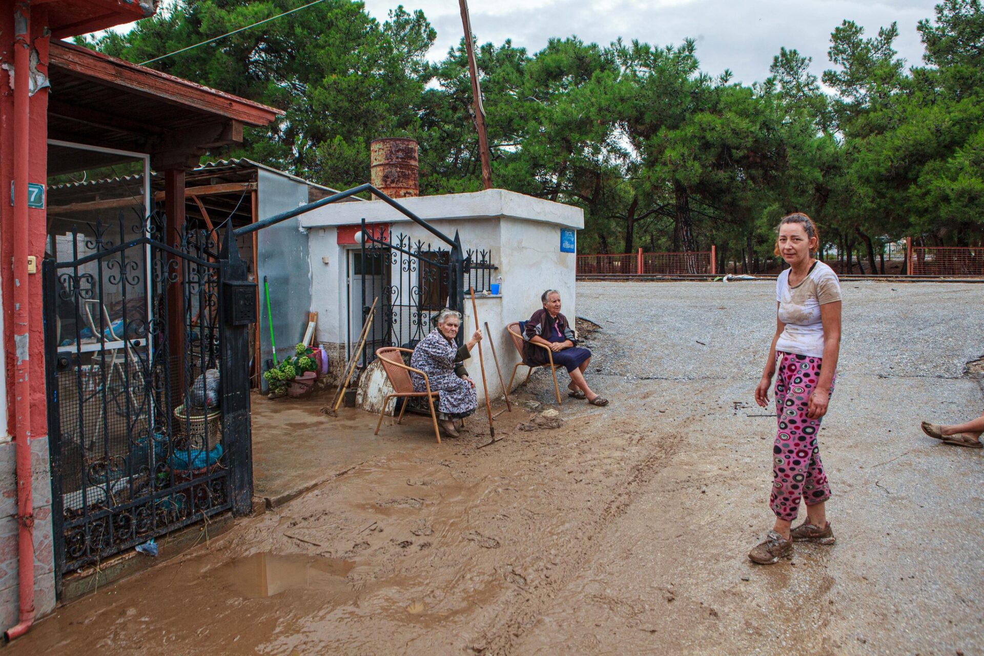 Greece, Volos’ poor neighborhoods after the floods | Defend Democracy Press